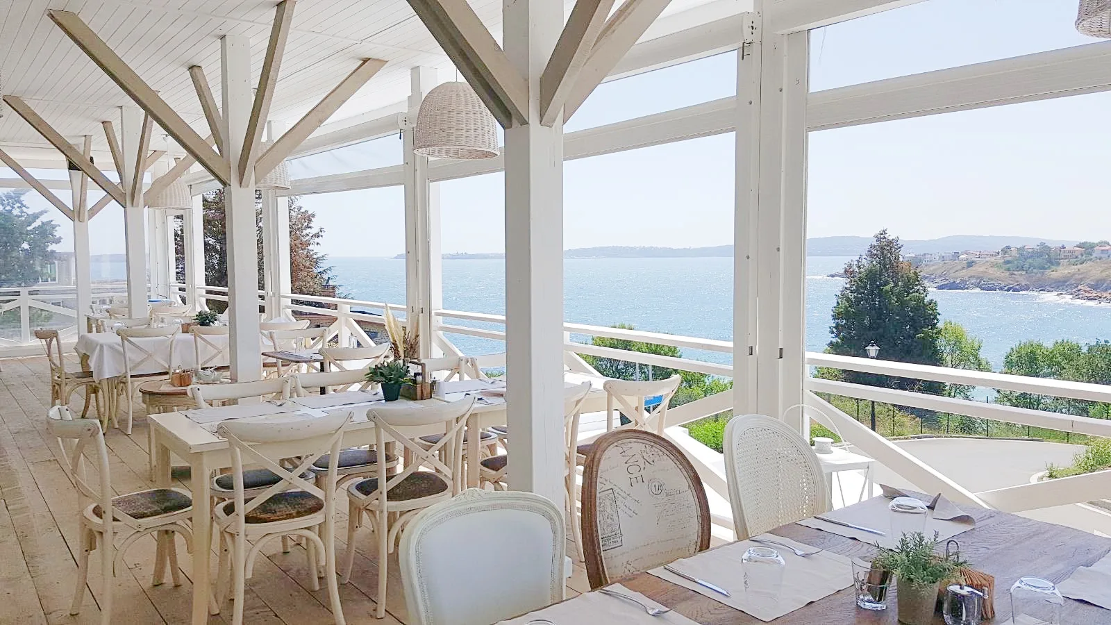 Flores Garden Seaview Restaurant | Черноморец - Kude.BG